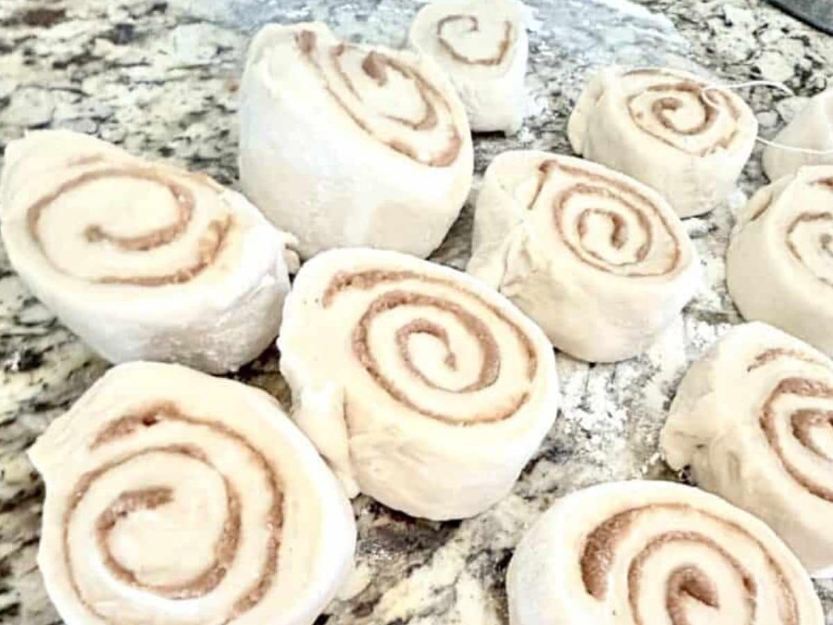 How to Make Great Grandma's Homemade Cinnamon Rolls With Yeast - Keep ...